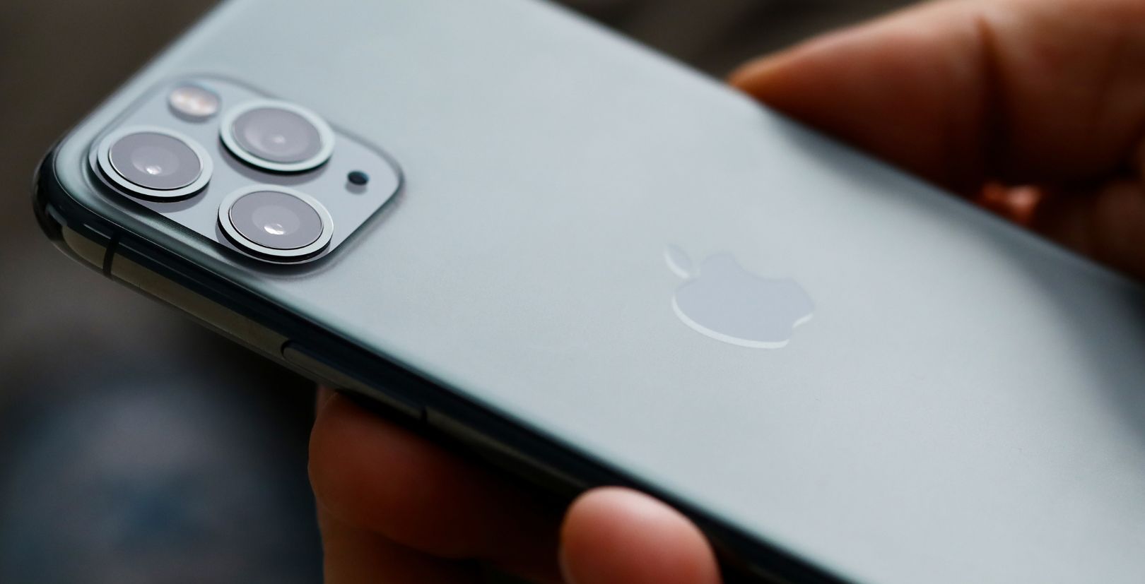 如何在 iPhone 上安装 eSIM 卡：新版 iOS 17.4 可直接扫码激活 - Holafly