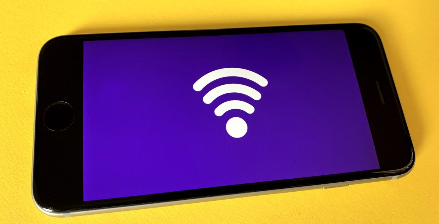 How to measure and improve WiFi signal strength - Holafly